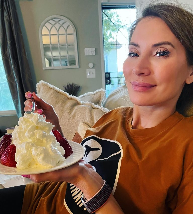 Amanda Head Husband, Past Affairs, Net Worth, Family, and Bio - celehusband